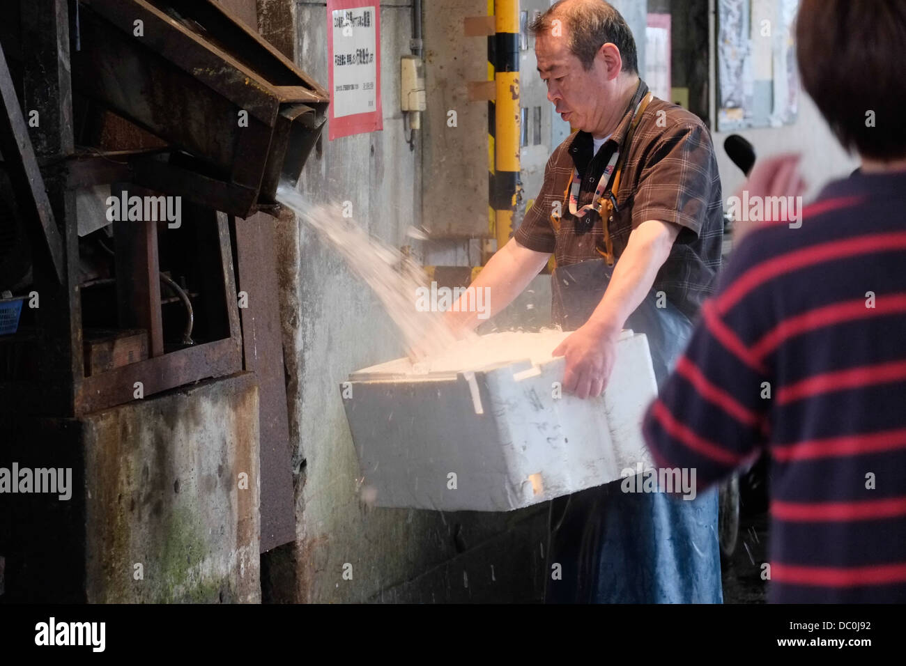 Tokyo japan vendor tuna hi-res stock photography and images - Alamy