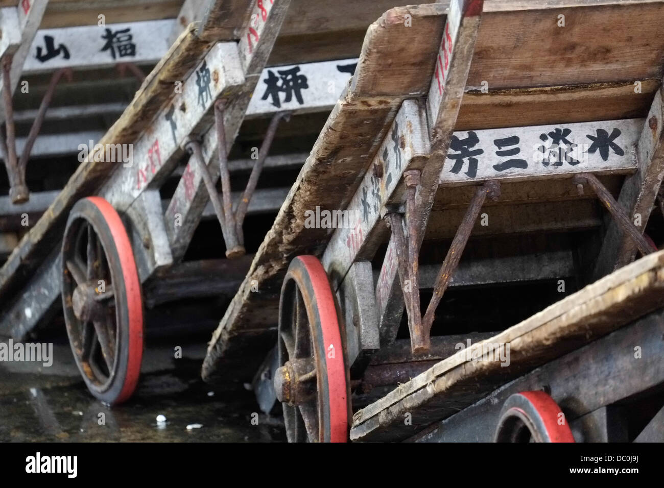 Tsukiji market carts hi-res stock photography and images - Alamy