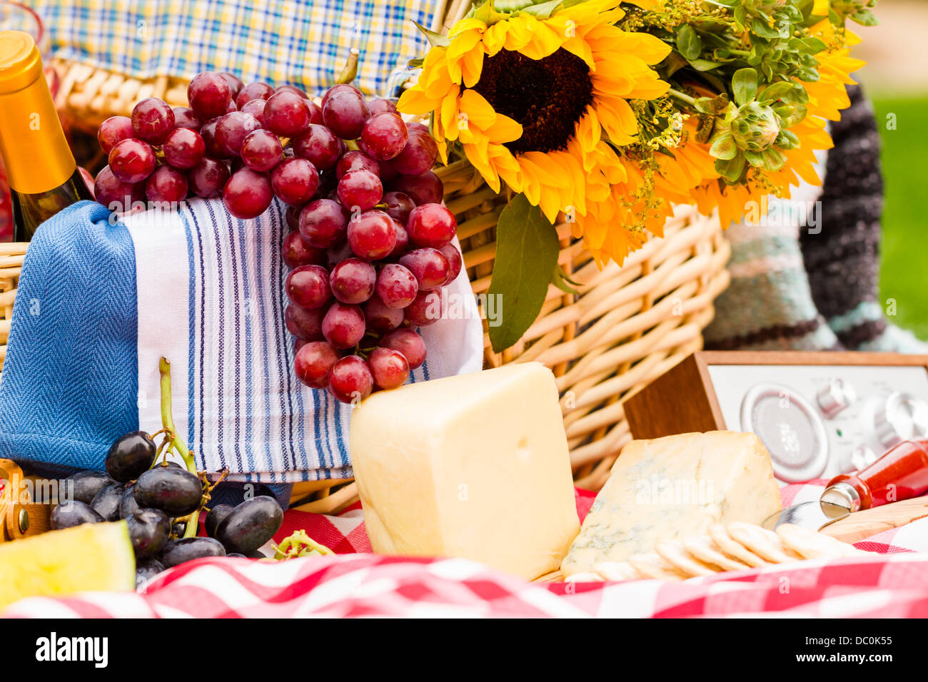 Summer picnic with a basket of food in the park Stock Photo - Alamy