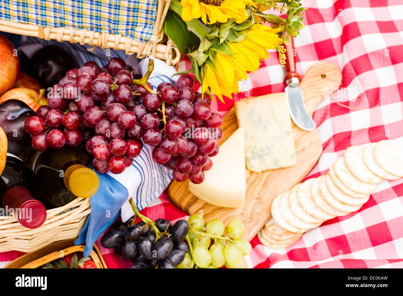 Summer picnic with a basket of food in the park Stock Photo - Alamy