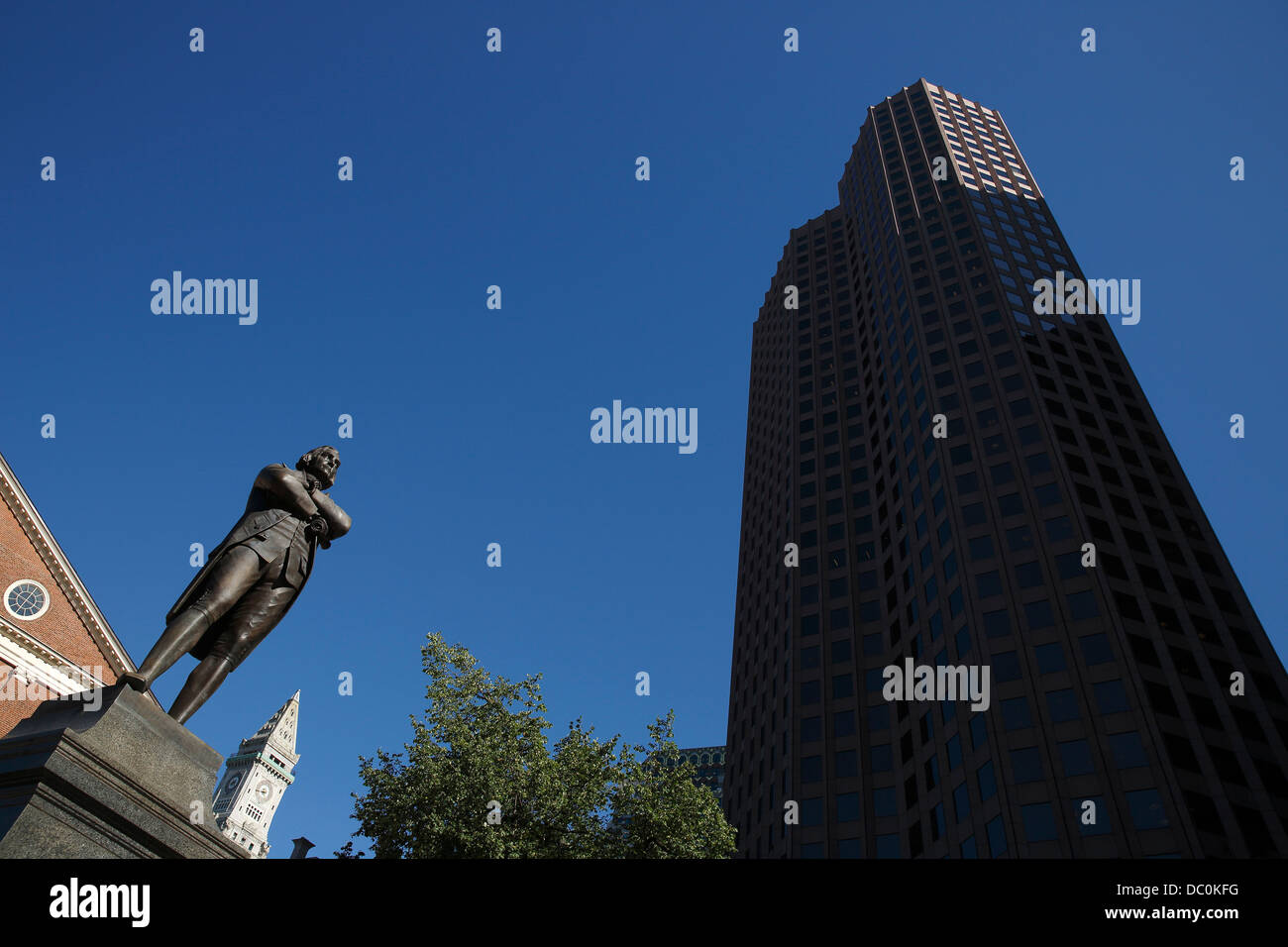 Samuel adams statue hi-res stock photography and images - Alamy