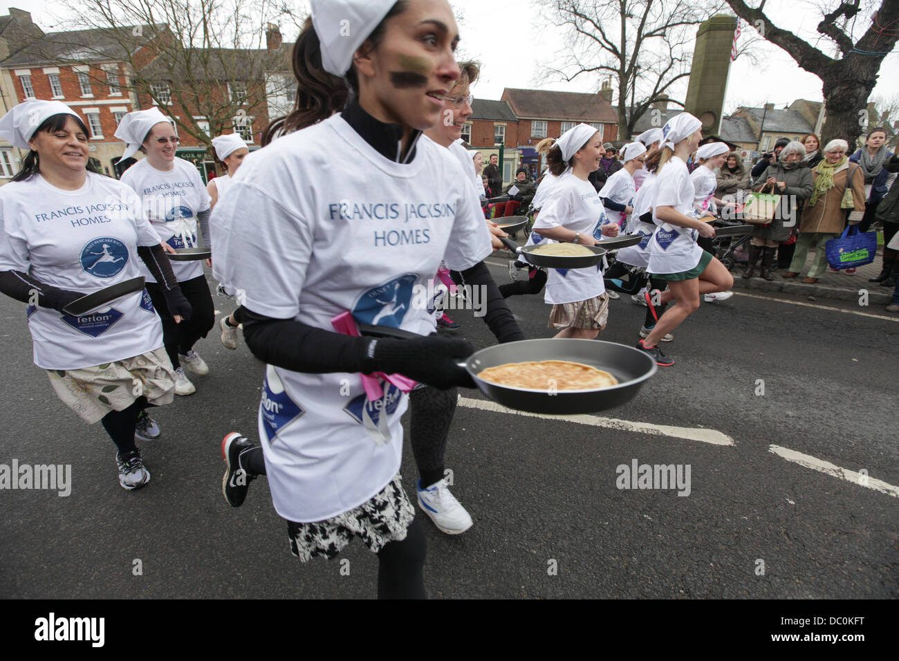 Olney pancake racing hi-res stock photography and images - Alamy