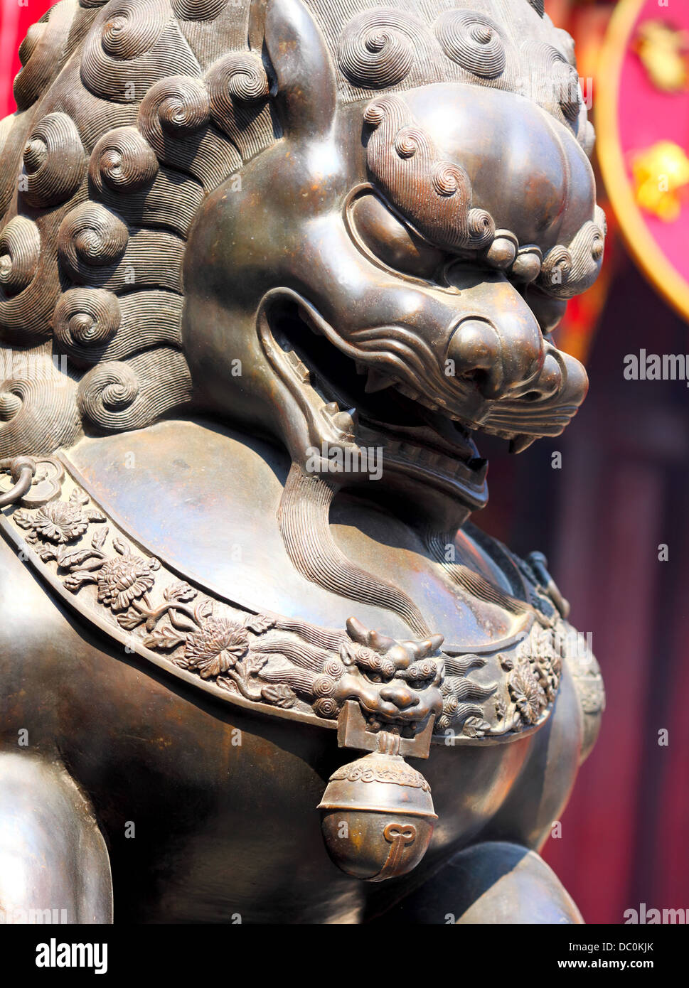 chinese lion statue Stock Photo - Alamy