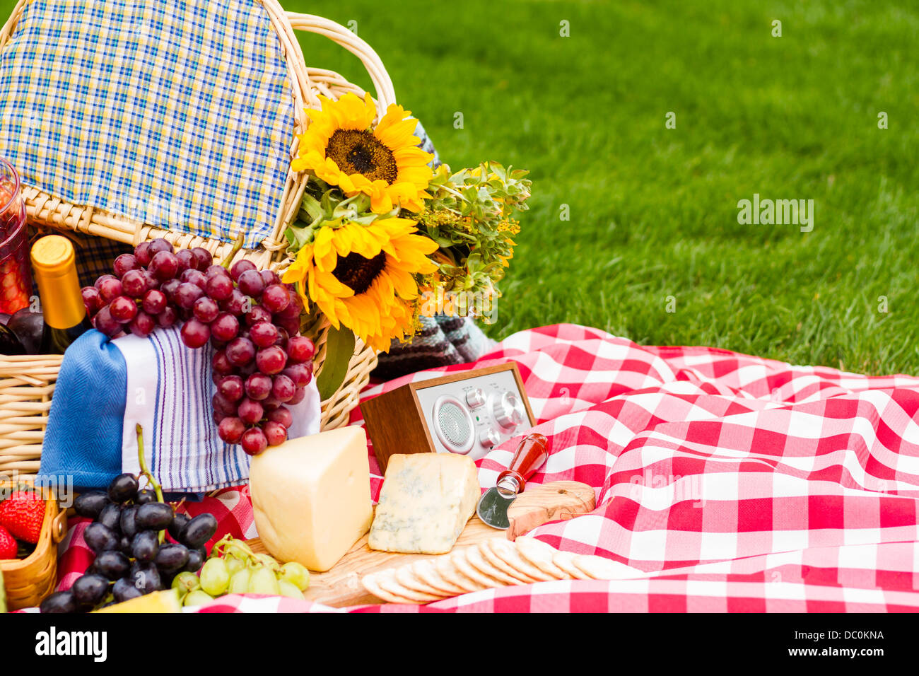 Summer picnic with a basket of food in the park Stock Photo - Alamy