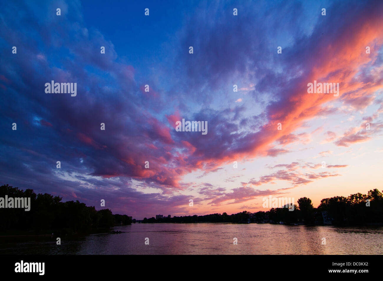Forest sea spectacular sun hi-res stock photography and images - Alamy