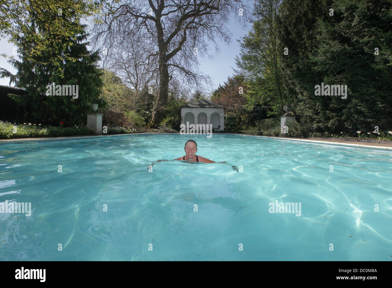 Cambridge outdoor swimming pool hi-res stock photography and images - Alamy