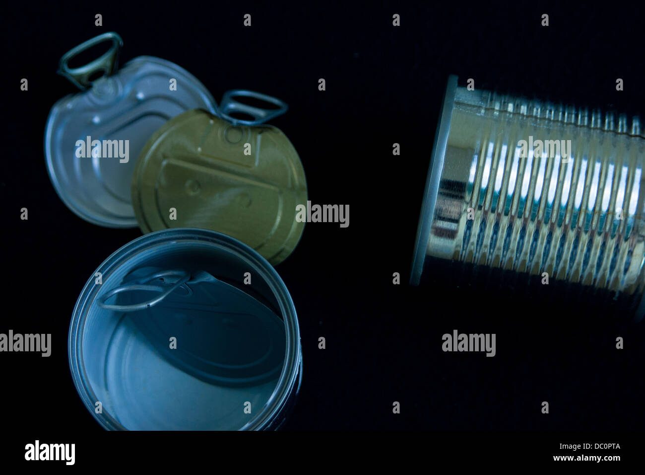 Empty cans hi-res stock photography and images - Alamy