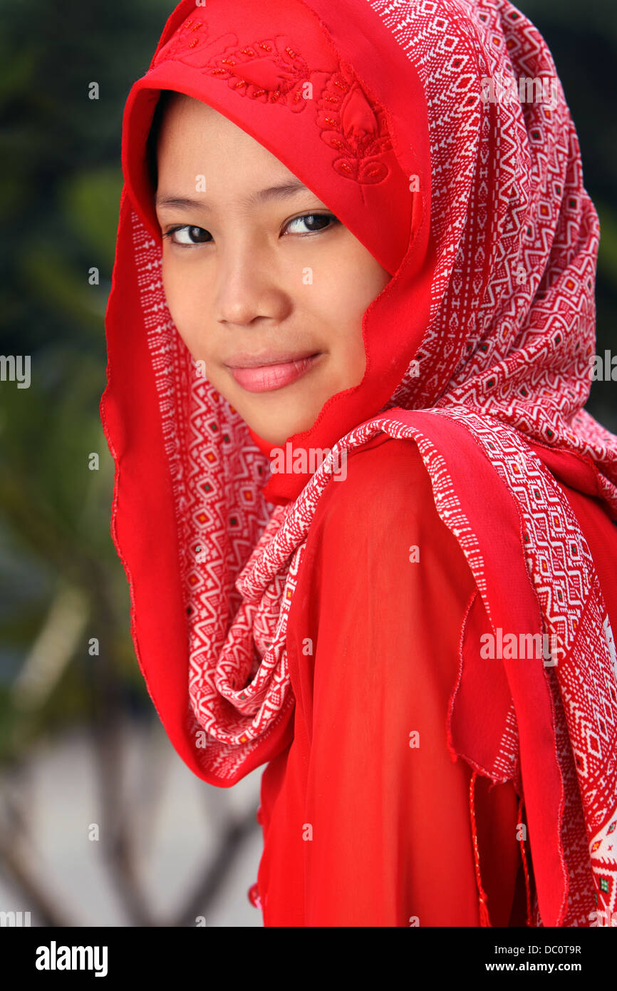 Muslim outfit hi-res stock photography and images - Alamy