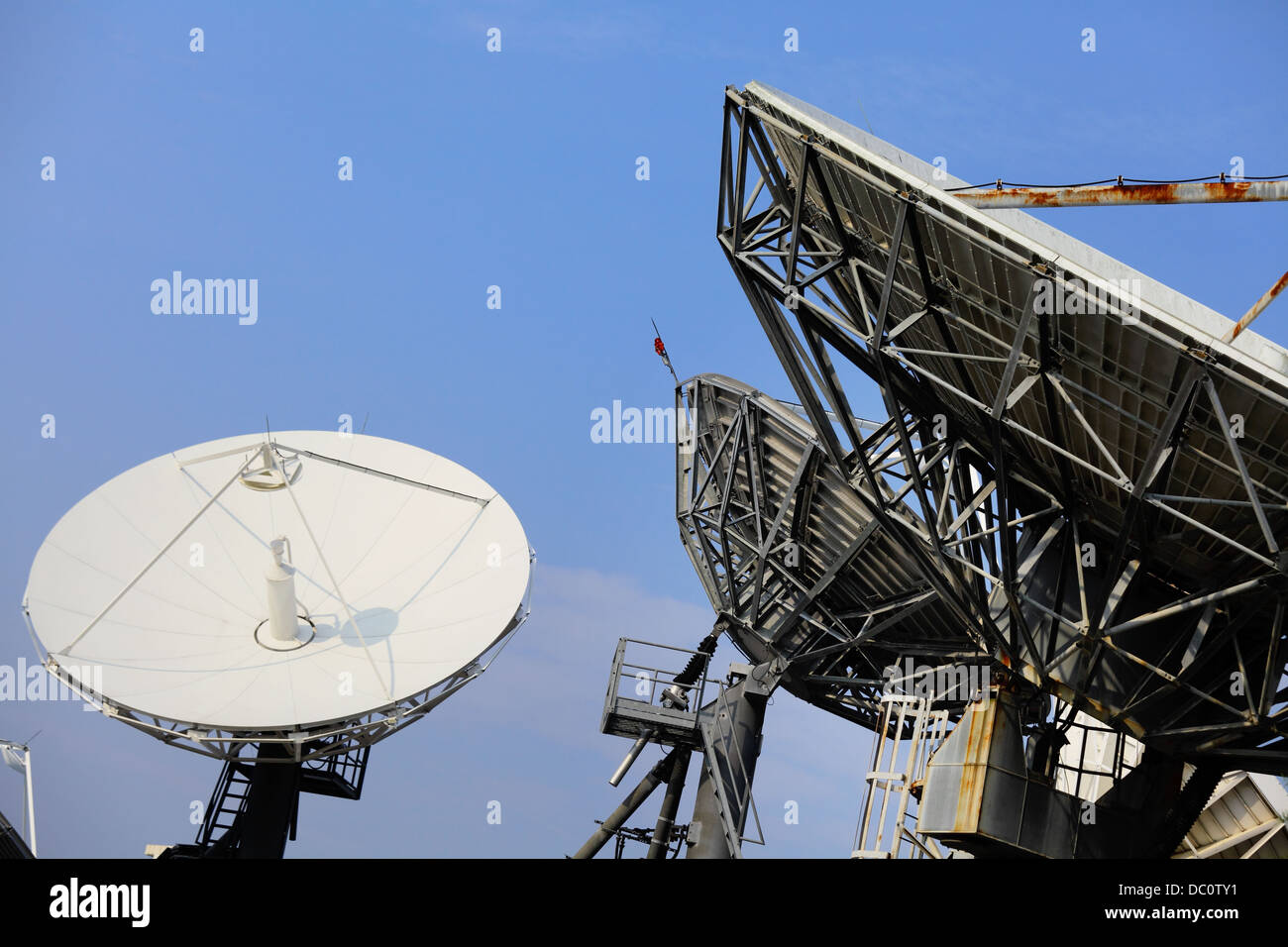 Broadcast dish hi-res stock photography and images - Alamy