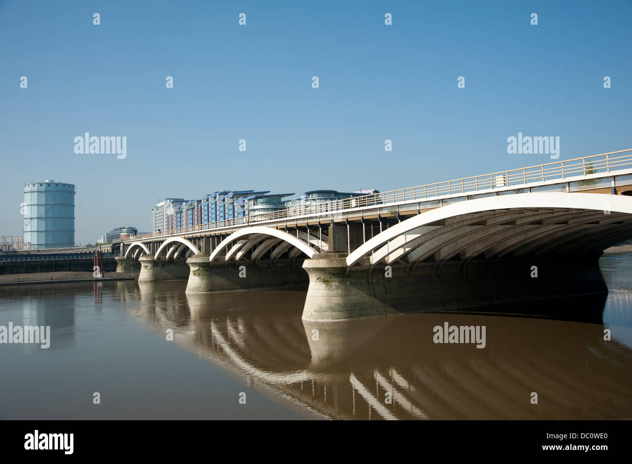 Grosvenor railway bridge in central London Stock Photo - Alamy