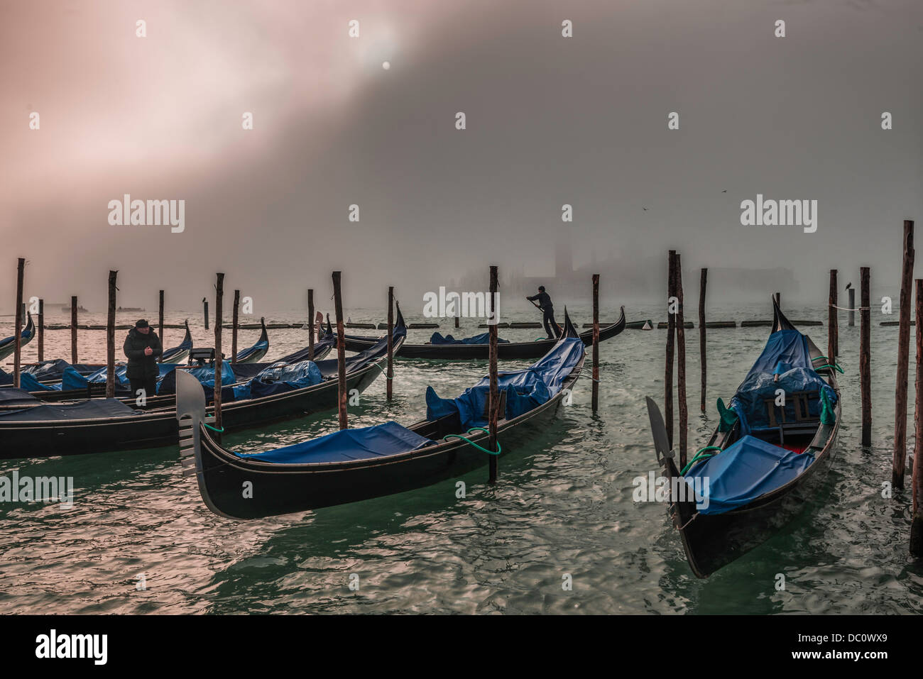 Venice fog gondola hi-res stock photography and images - Alamy