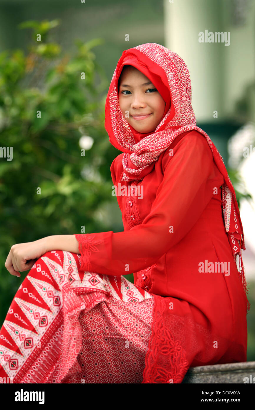 Muslim outfit hi-res stock photography and images - Alamy