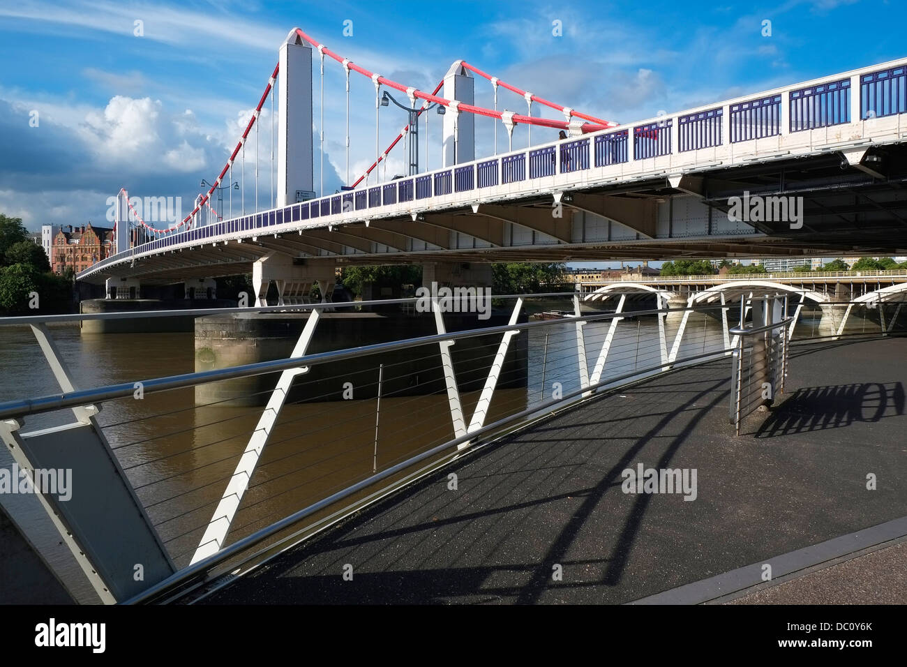 Chelsea Bridge viewed from Battersea Park Stock Photo - Alamy