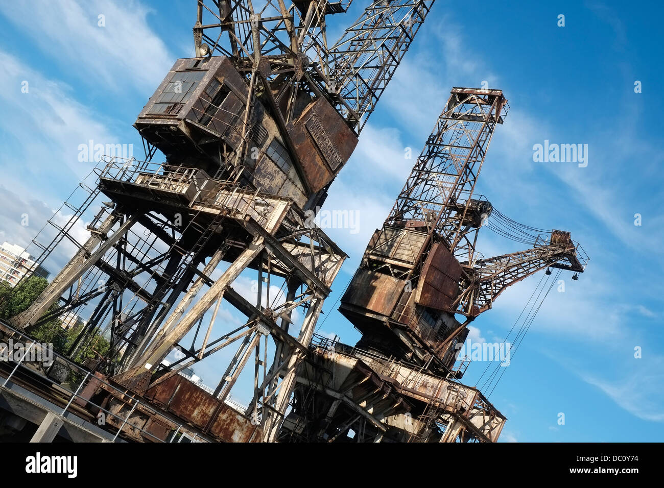 Dockside cranes hi-res stock photography and images - Alamy