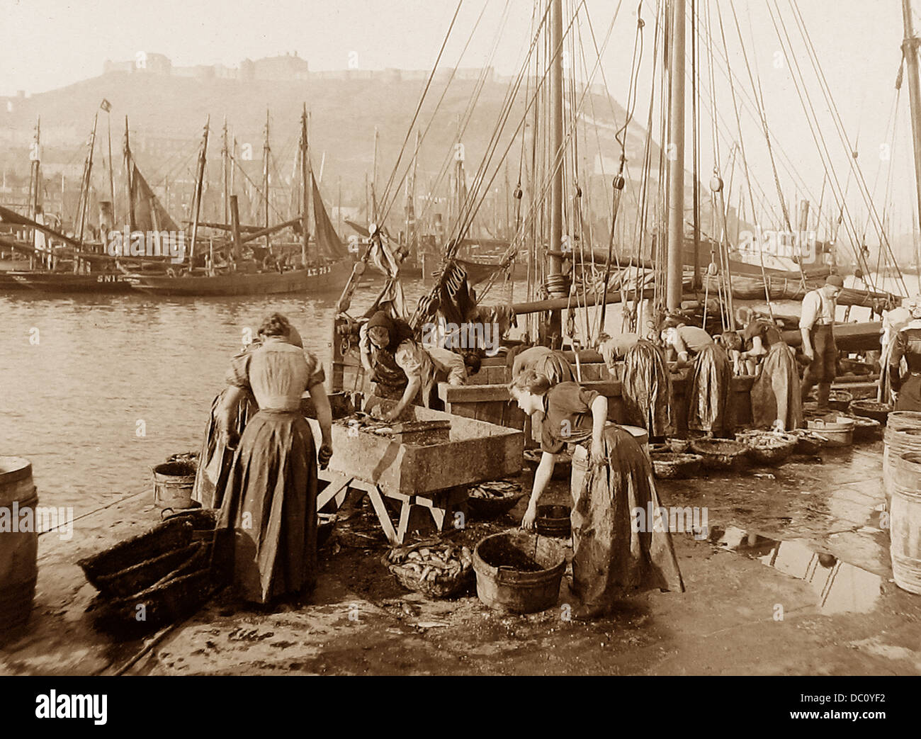 Fishwives fishing fishermen hi-res stock photography and images - Alamy