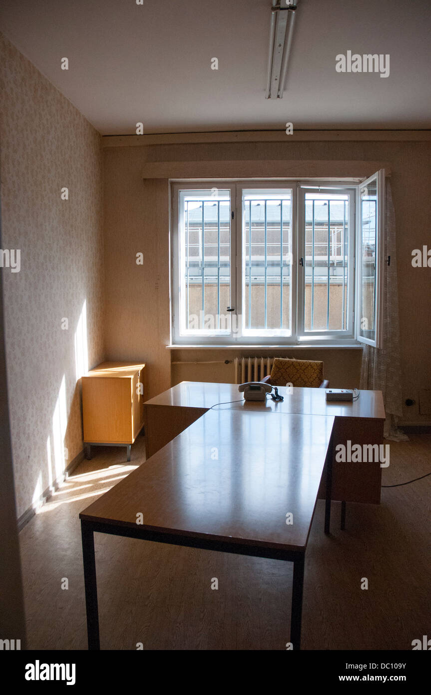 Interrogation room hi-res stock photography and images - Alamy