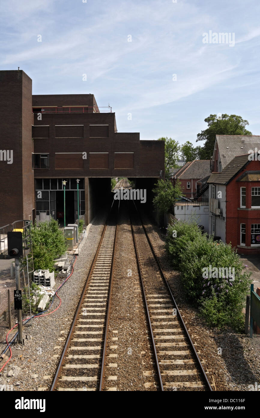 The Cardiff University Students Union building. Urban railway tracks ...
