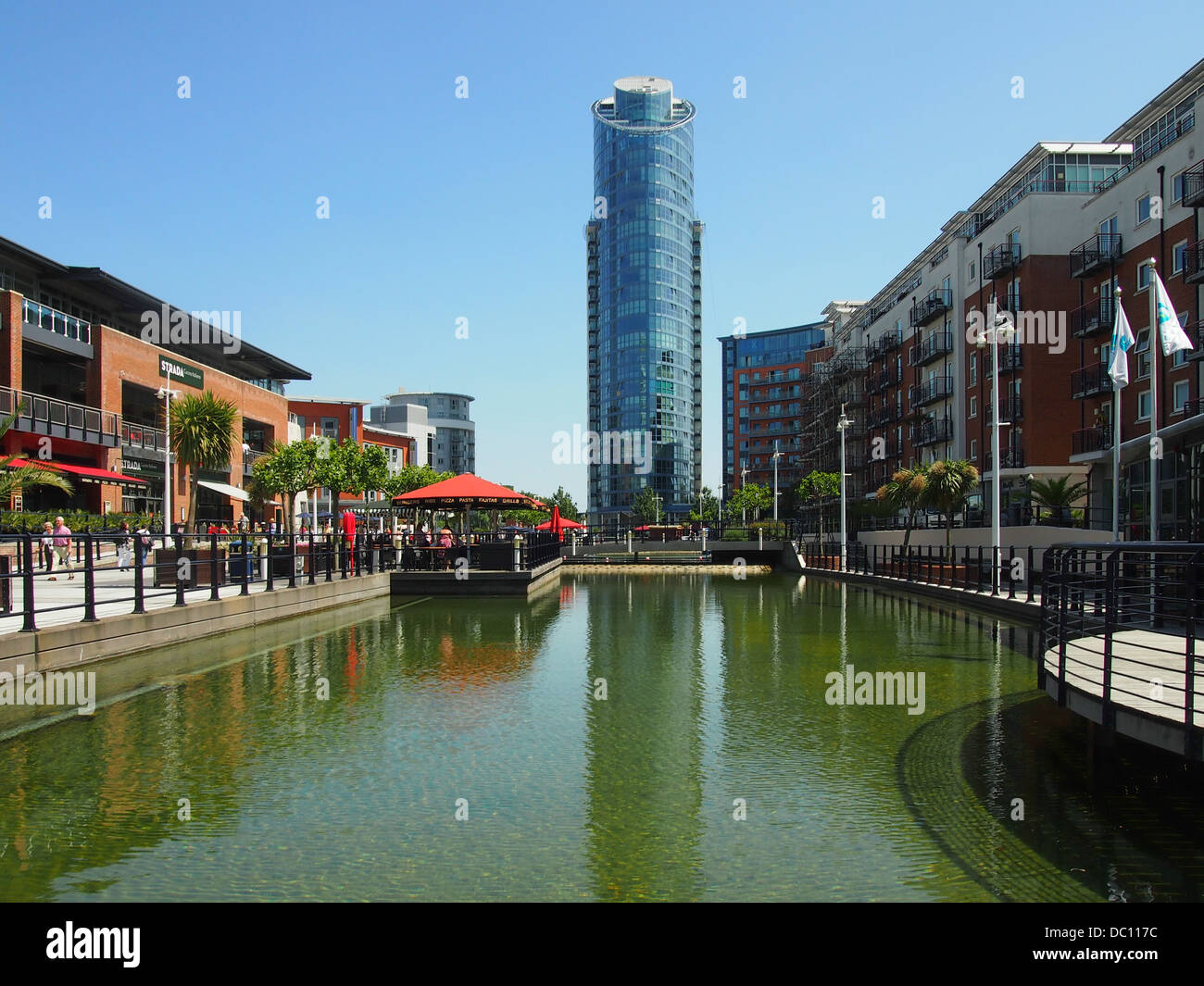 Gunwharf quays and flats hi-res stock photography and images - Alamy