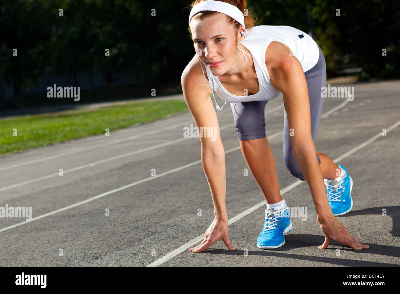 Young woman getting ready running hi-res stock photography and images ...