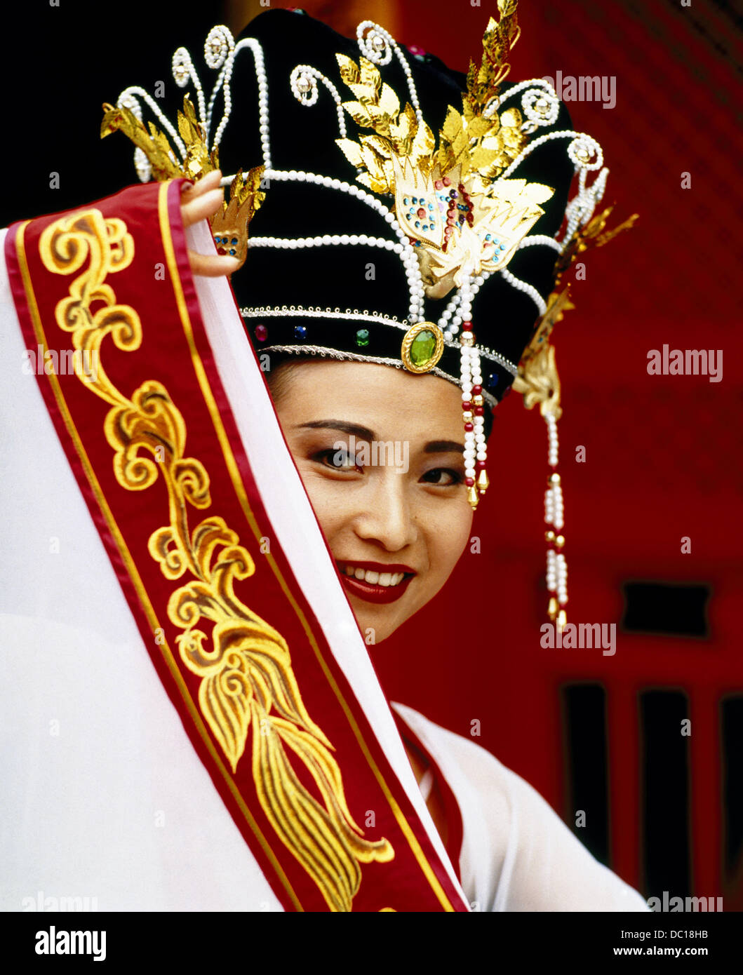 Lady asia costume hi-res stock photography and images - Alamy
