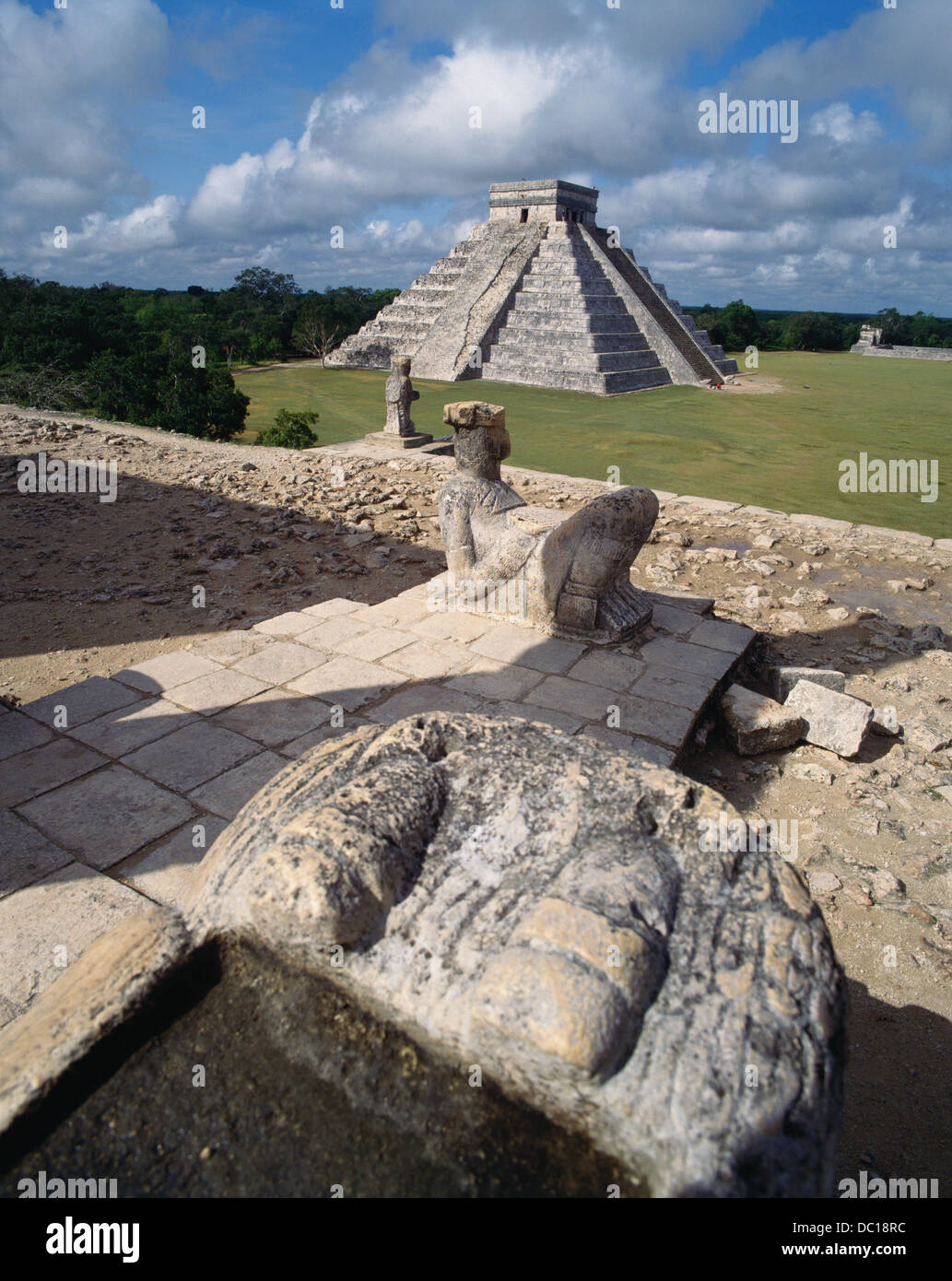 Kukulkan Statue High Resolution Stock Photography and Images - Alamy