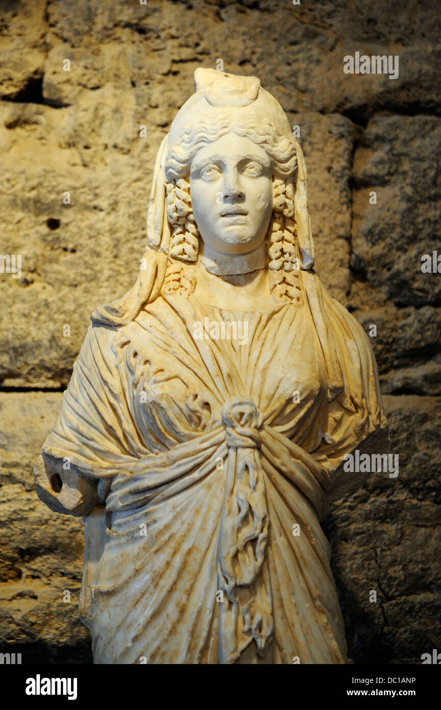 Statue of the Priestess of Isis in Hierapolis Museum, Aegean Coast ...