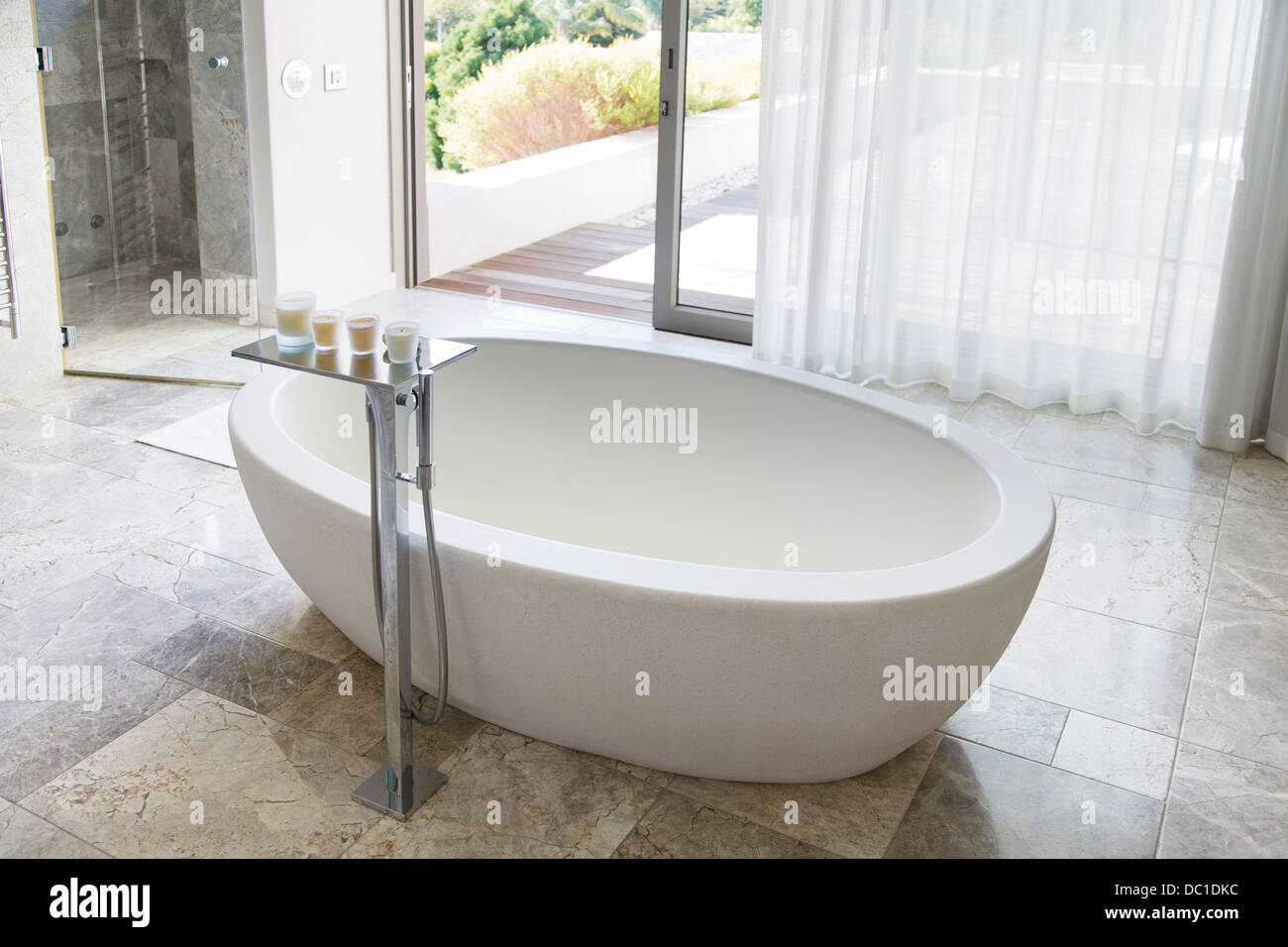 Bathtub hi-res stock photography and images - Alamy