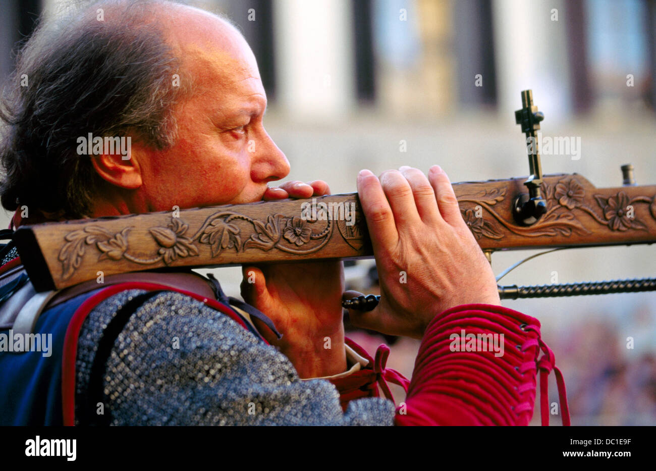 Crossbow italy hi-res stock photography and images - Alamy