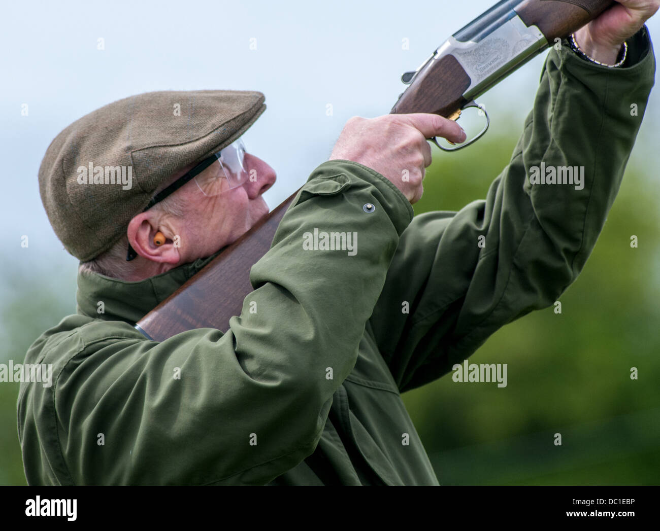 Clay shooting tweed hi-res stock photography and images - Alamy