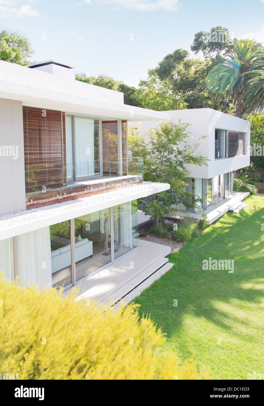 Modern house hi-res stock photography and images - Alamy