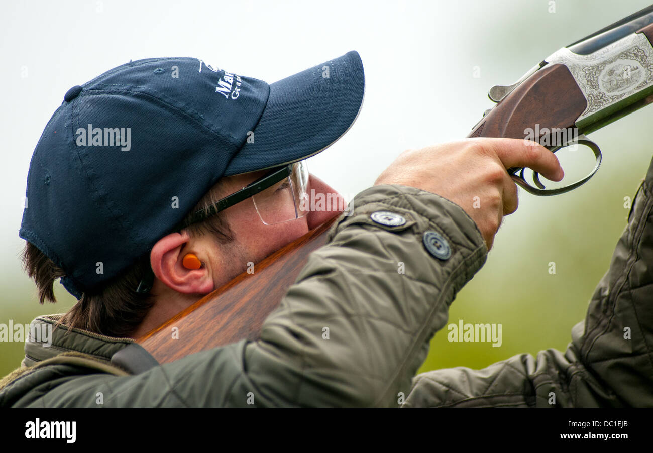 Sporting clay shooting hi-res stock photography and images - Alamy