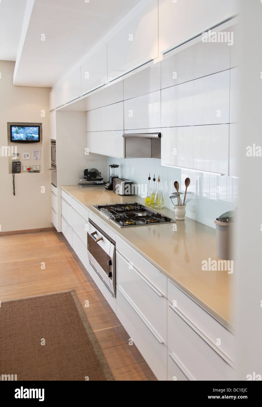 Modern daylight hi-res stock photography and images - Alamy