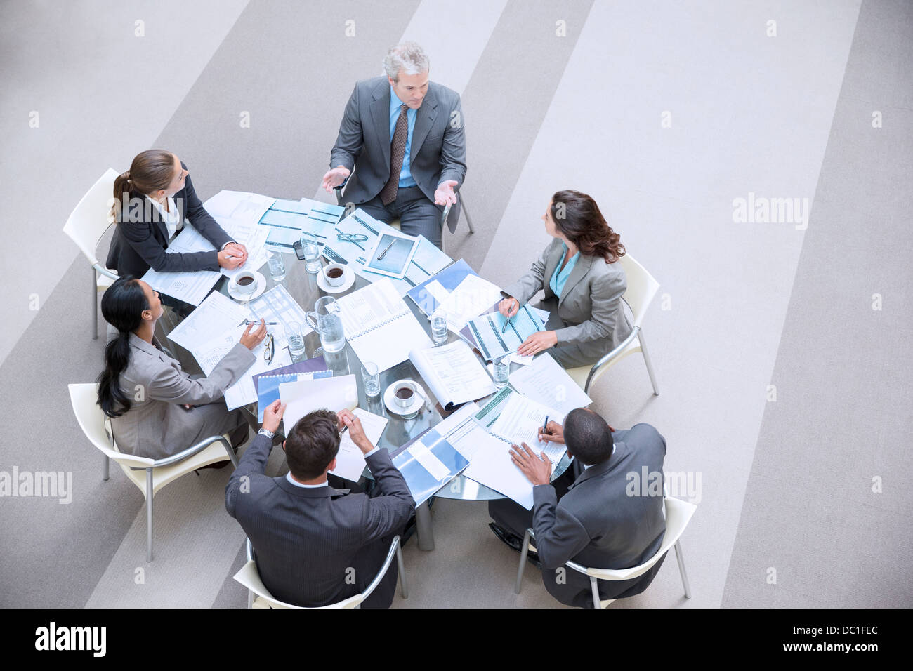 Full room view hi-res stock photography and images - Alamy