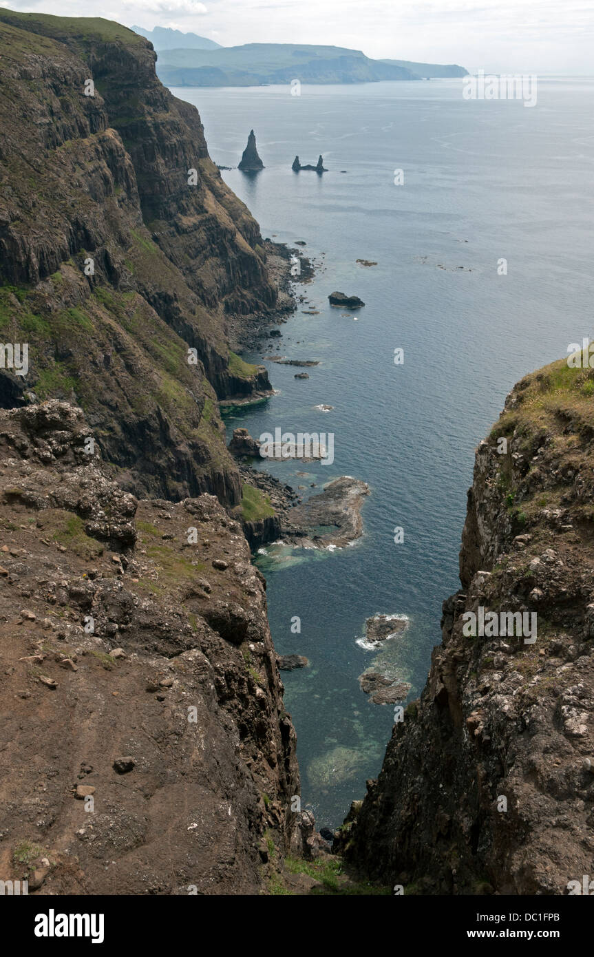 Sea stacks and cliff scenery on the Duirinish coast, Isle of Skye ...