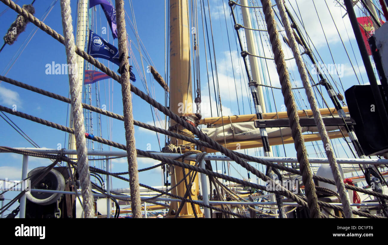 Tall ships masts with rigging Stock Photo - Alamy