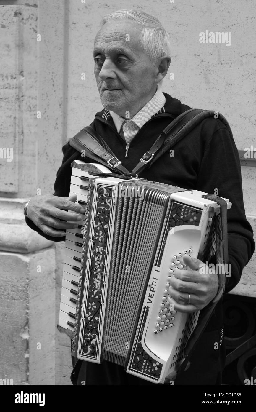 Instruments accordion hi-res stock photography and images - Alamy