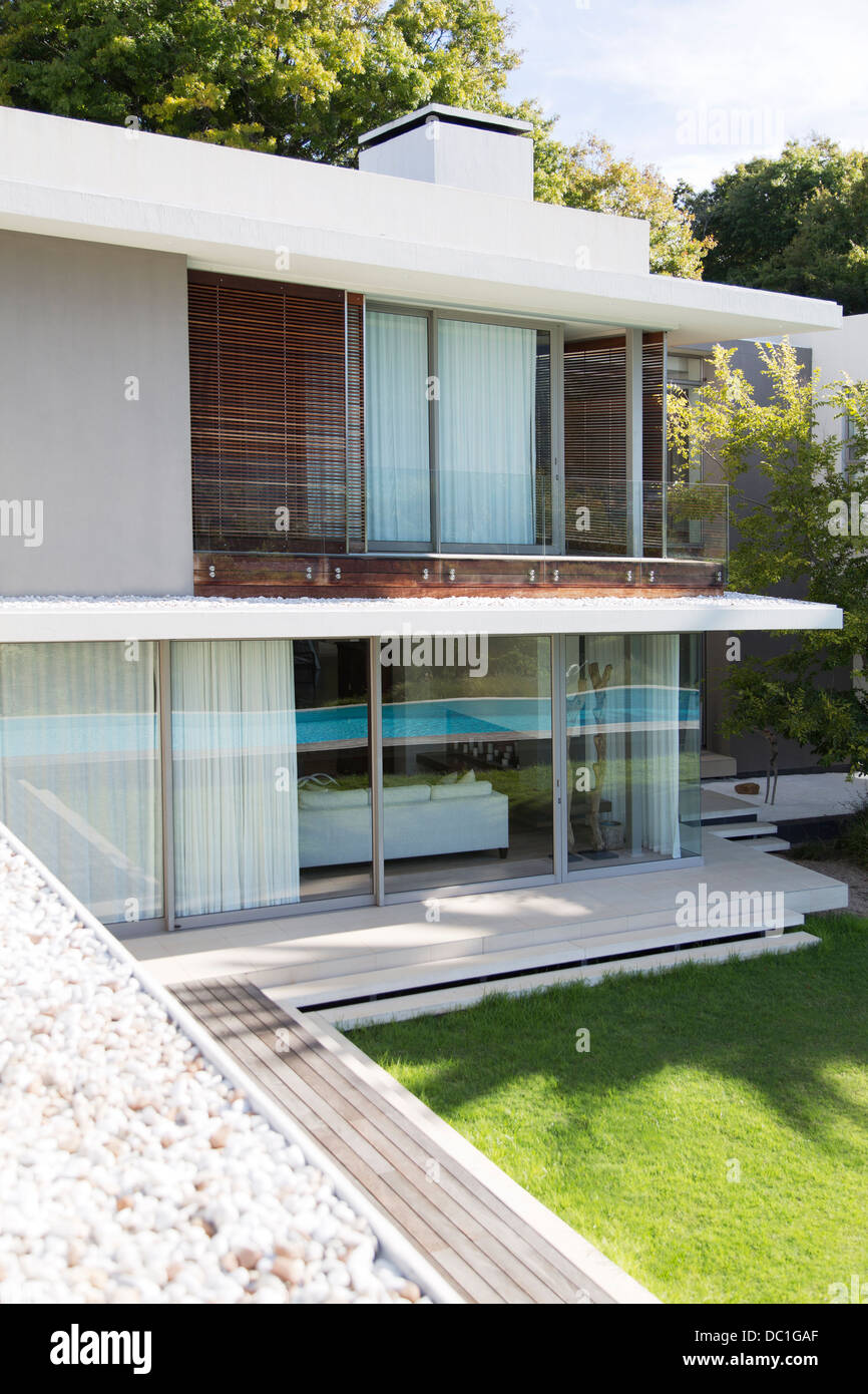 Modern house hi-res stock photography and images - Alamy