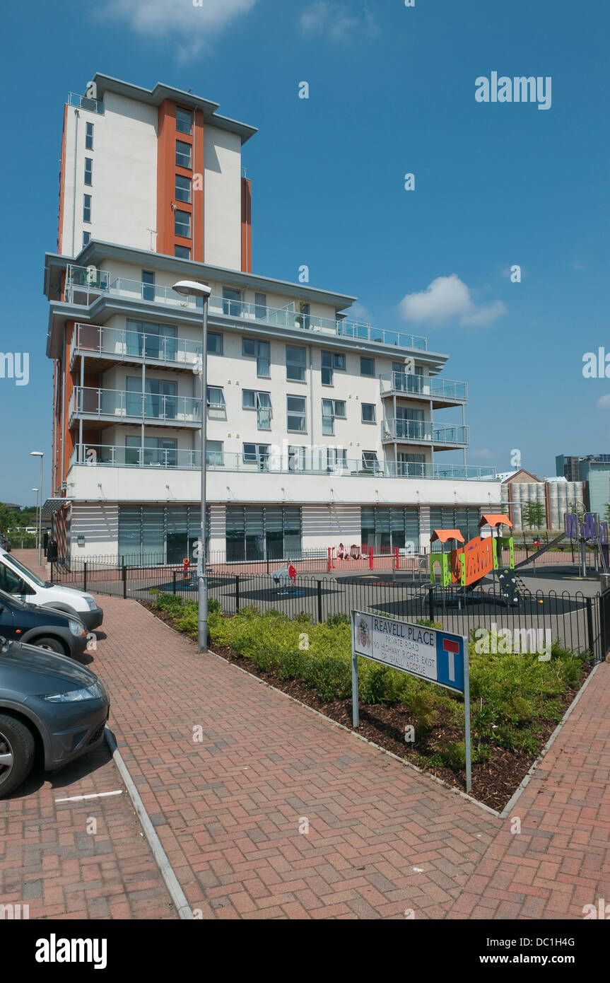 New apartment building uk hi-res stock photography and images - Alamy