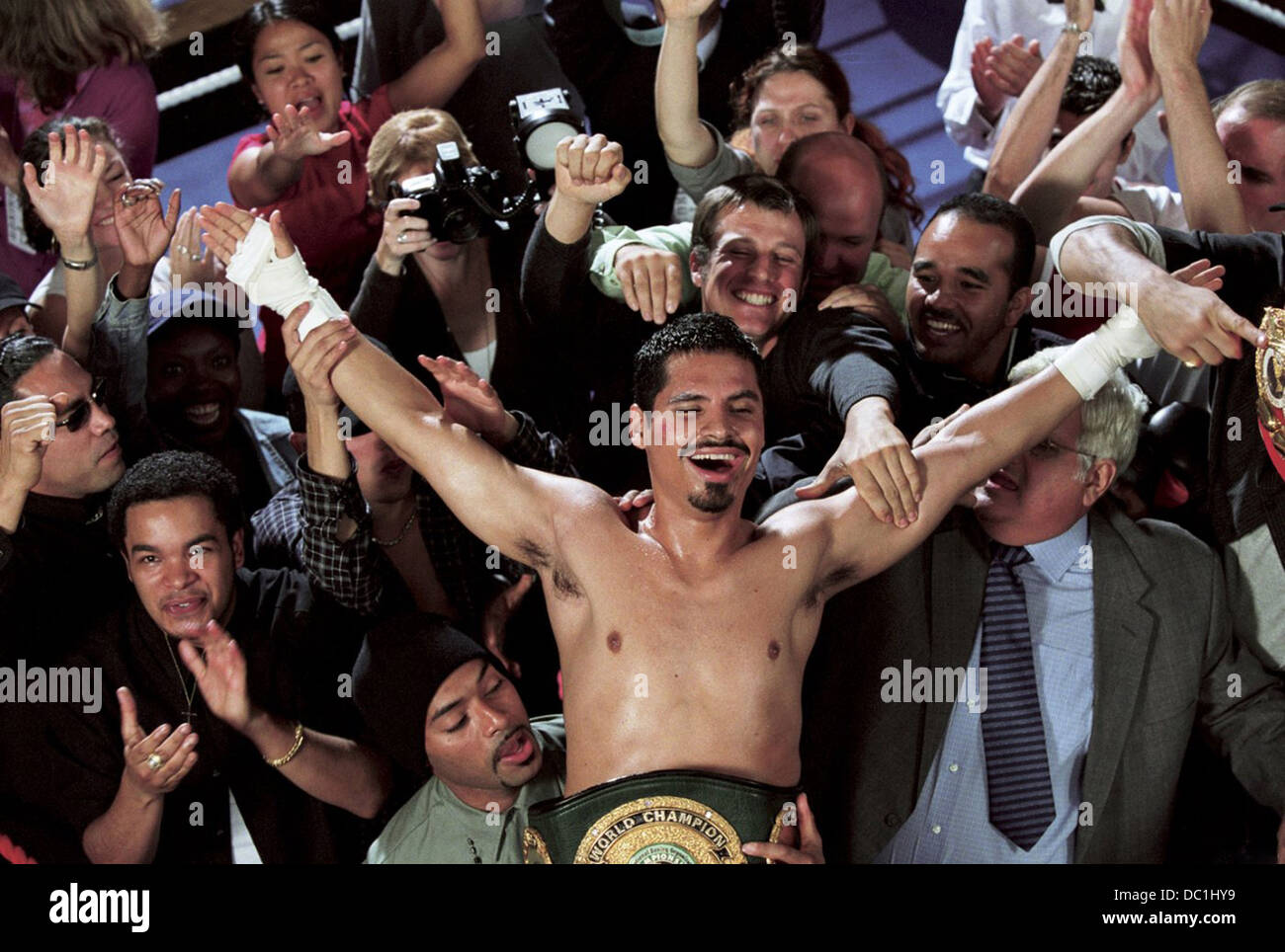 THE CALCIUM KID (2004) MICHAEL PENA ALEX DE RAKOFF (DIR) 005 MOVIESTORE ...