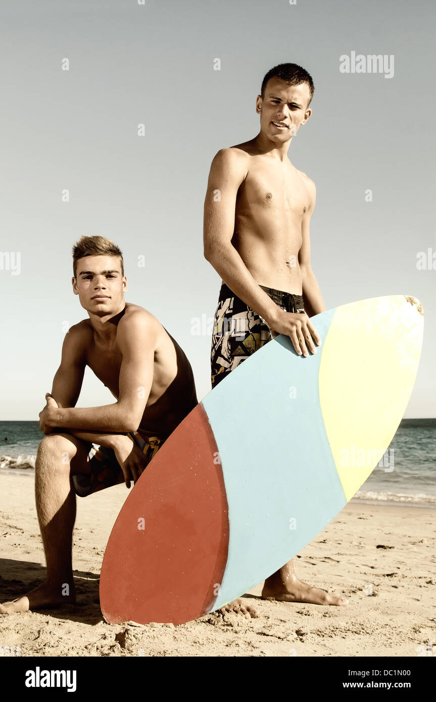 Teenage surfers hi-res stock photography and images - Alamy