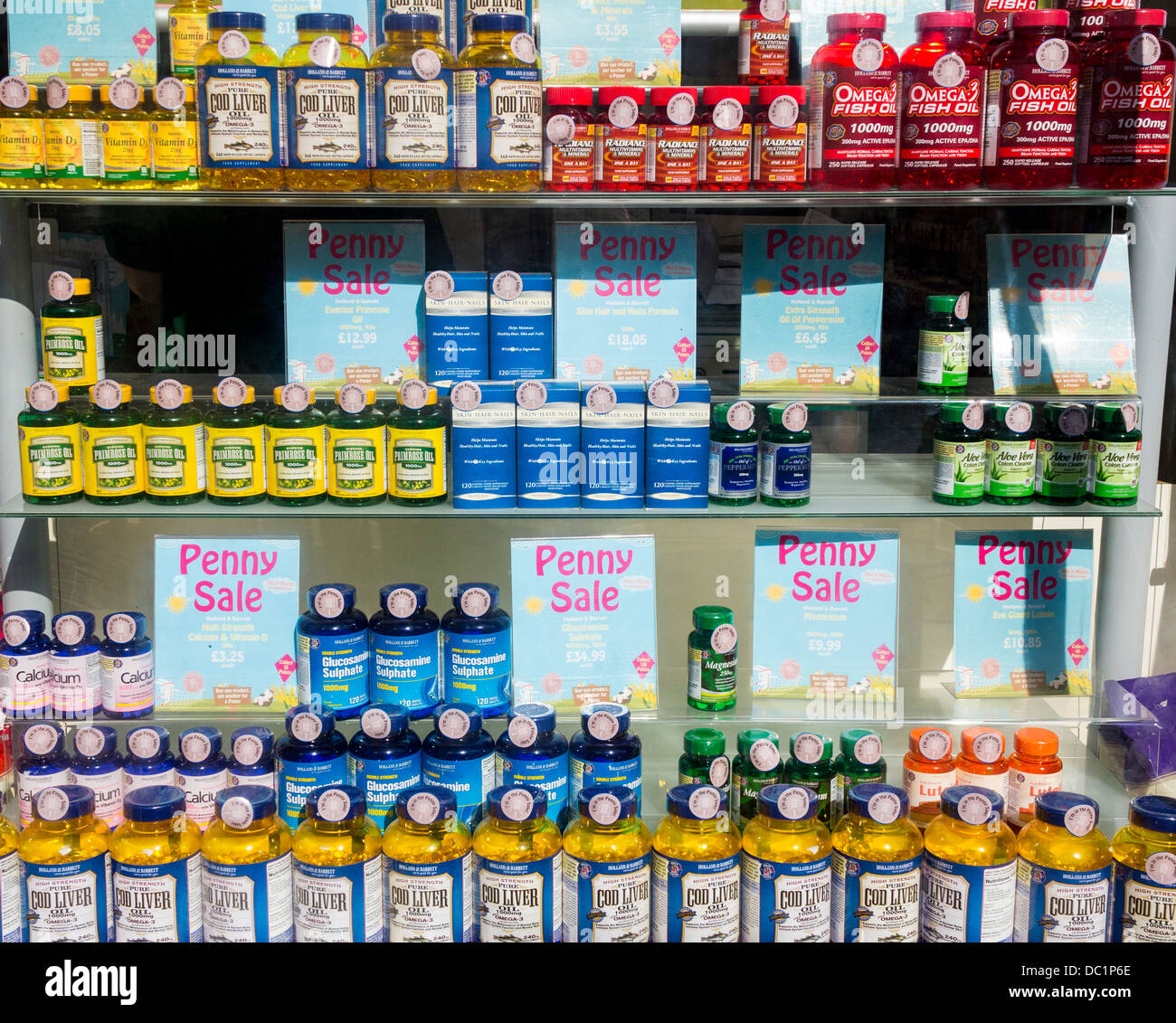 Fish shop display hi-res stock photography and images - Alamy