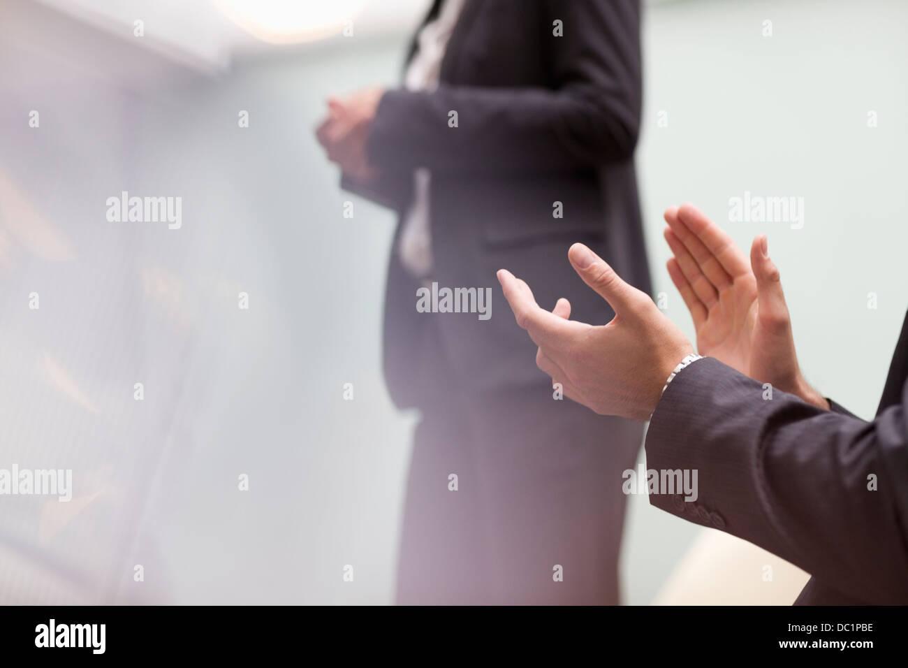 Lady clapping hi-res stock photography and images - Alamy