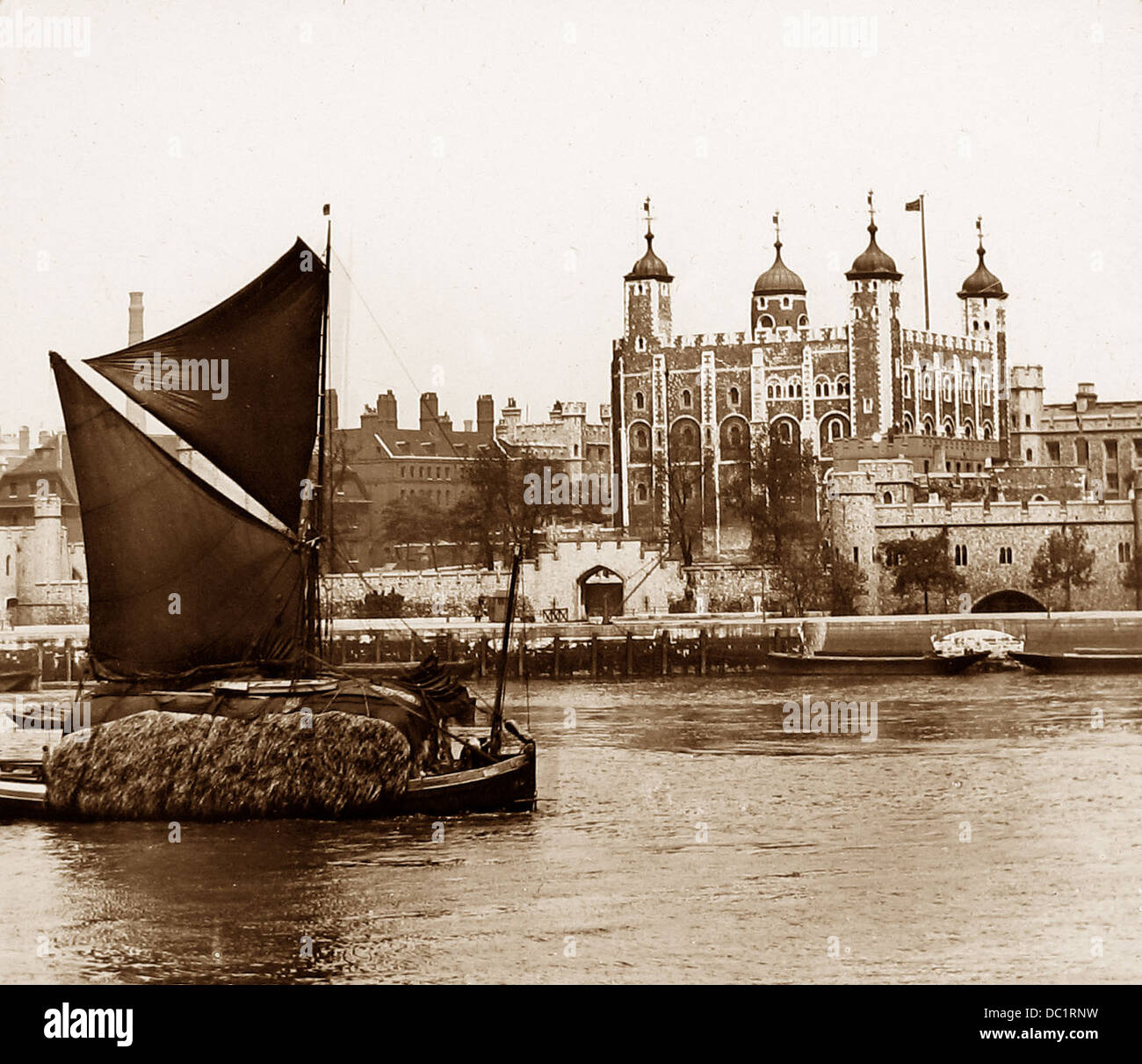 Thames barges river london hi-res stock photography and images - Alamy
