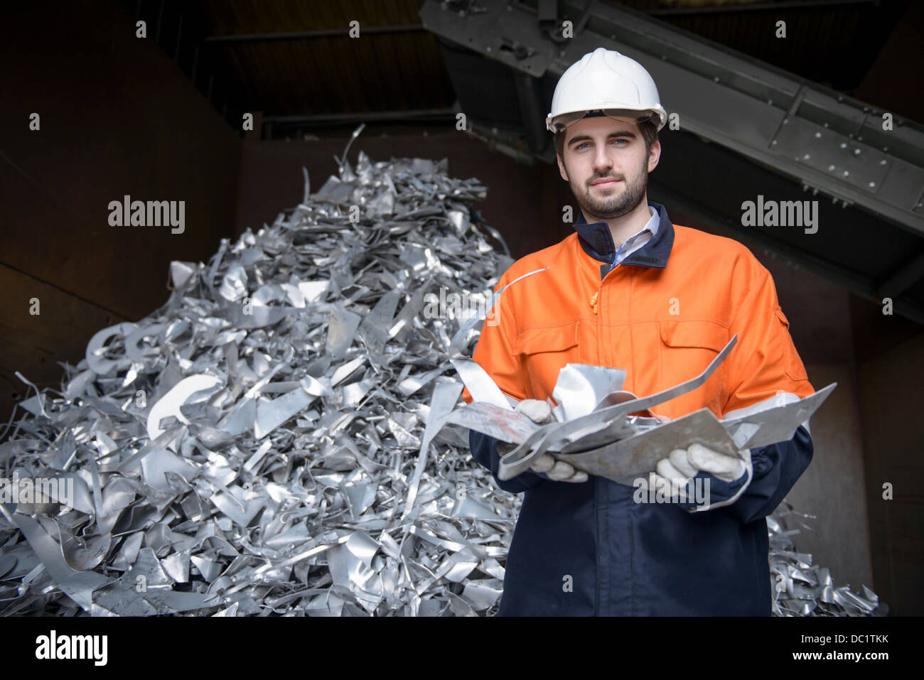 Person collection scrap metal hi-res stock photography and images - Alamy