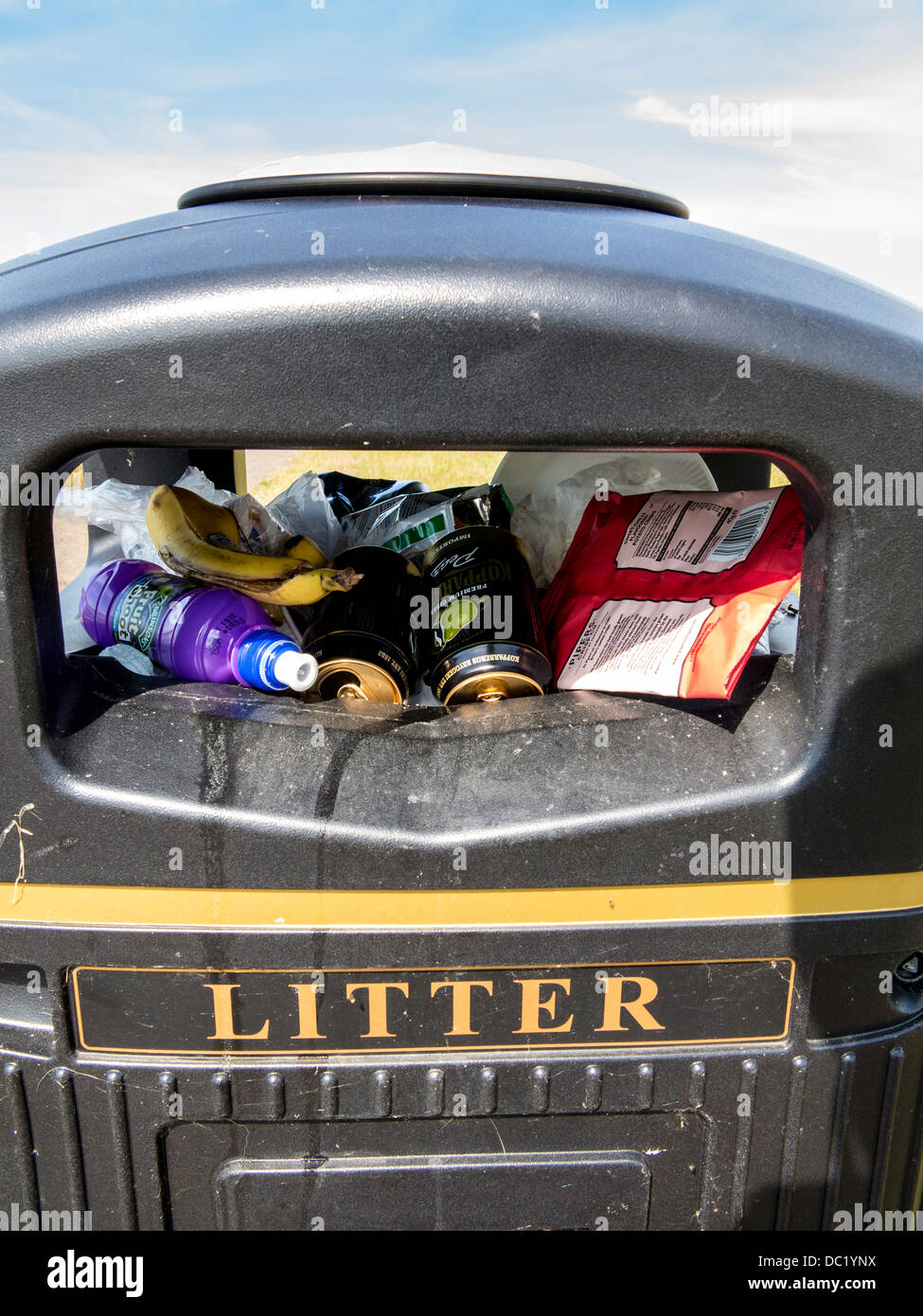 Full trash bin hi-res stock photography and images - Alamy
