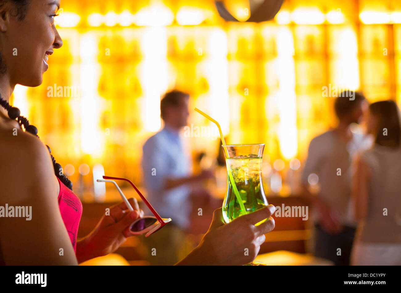 Cocktail party hi-res stock photography and images - Alamy
