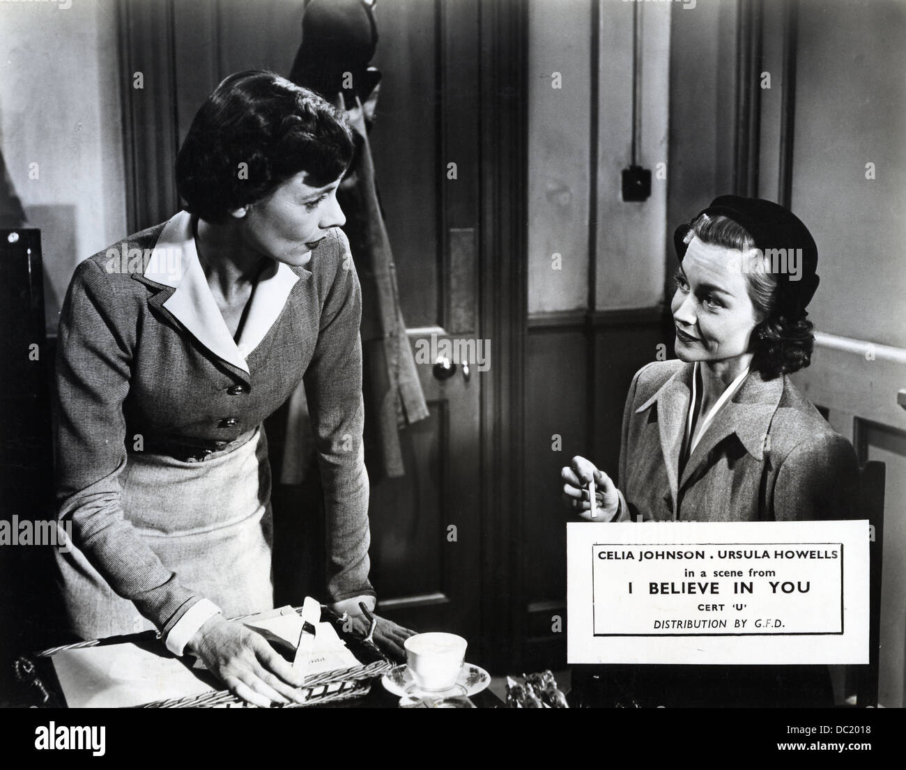 I believe in you 1952 celia johnson hi-res stock photography and images ...