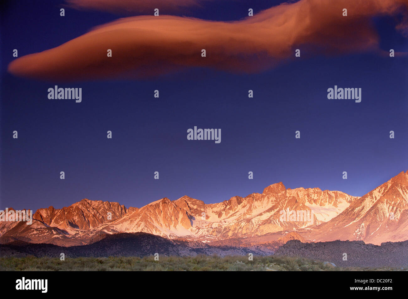 Fabulous lenticular clouds over the Eastern Sierra Nevada mountains ...