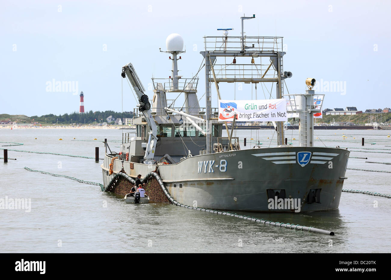 Mussles fishing hi-res stock photography and images - Alamy