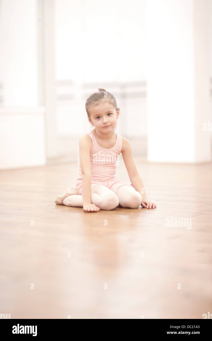Ballerina sitting on floor hi-res stock photography and images - Alamy
